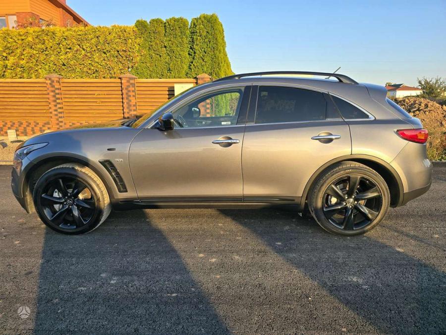 Pelēks Infiniti QX70 2015 Viļņa, ar dzinēja tilpumu 3.00 L un nobraukumu 163 tūkst. km par 9750 €, foto 41 vietnē AUTOMOTO.COM.LV