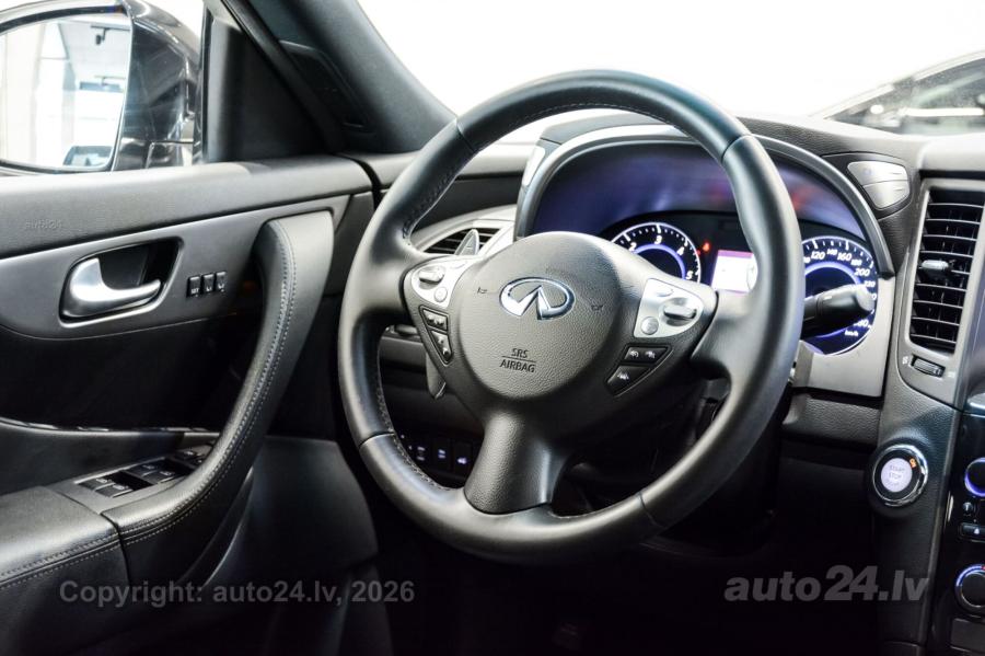 Серый Инфинити QX70 2015 в Таллин, объемом двигателя 3.00 л и пробегом 179 тыс. км за 14990 €, фото 10 на AUTOMOTO.COM.LV