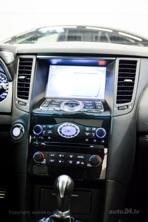 Серый Инфинити QX70 2015 в Таллин, объемом двигателя 3.00 л и пробегом 179 тыс. км за 14990 €, фото 12 на AUTOMOTO.COM.LV
