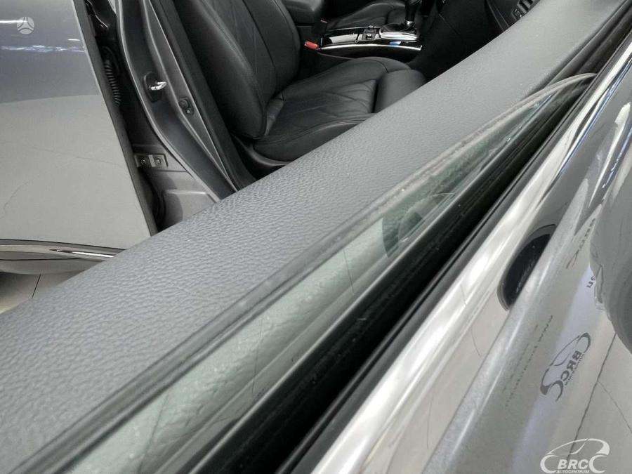 Grey Infiniti QX70 2016 in Vilnius, with an engine capacity of 2.99 L and mileage of 124 thousand km for 11900 €, photo 10 on AUTOMOTO.COM.LV