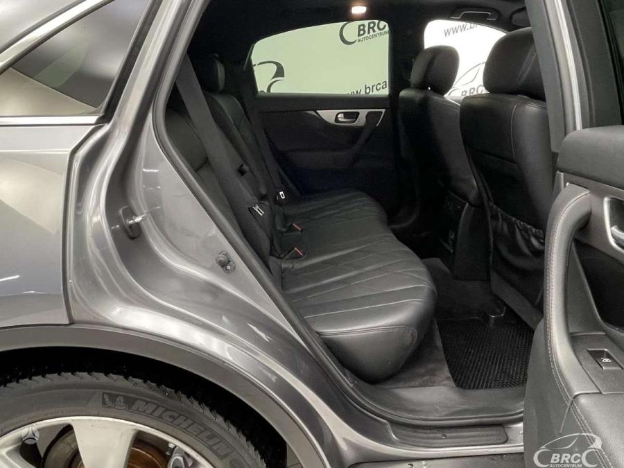 Grey Infiniti QX70 2016 in Vilnius, with an engine capacity of 2.99 L and mileage of 124 thousand km for 11900 €, photo 11 on AUTOMOTO.COM.LV