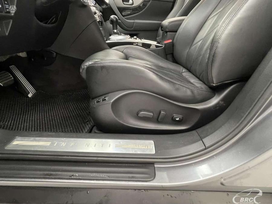 Grey Infiniti QX70 2016 in Vilnius, with an engine capacity of 2.99 L and mileage of 124 thousand km for 11900 €, photo 23 on AUTOMOTO.COM.LV