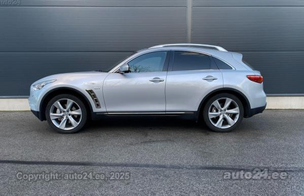 Grey Infiniti QX70 2013 in Tallinn, with an engine capacity of 3.00 L and mileage of 240 thousand km for 12900 €, photo 2 on AUTOMOTO.COM.LV