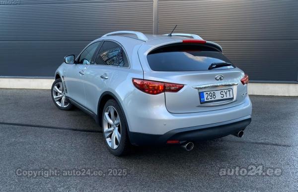 Grey Infiniti QX70 2013 in Tallinn, with an engine capacity of 3.00 L and mileage of 240 thousand km for 12900 €, photo 3 on AUTOMOTO.COM.LV