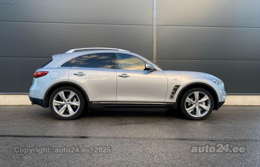 Pelēks Infiniti QX70 2013 Tallina, ar dzinēja tilpumu 3.00 L un nobraukumu 240 tūkst. km par 12900 €, foto 5 vietnē AUTOMOTO.COM.LV