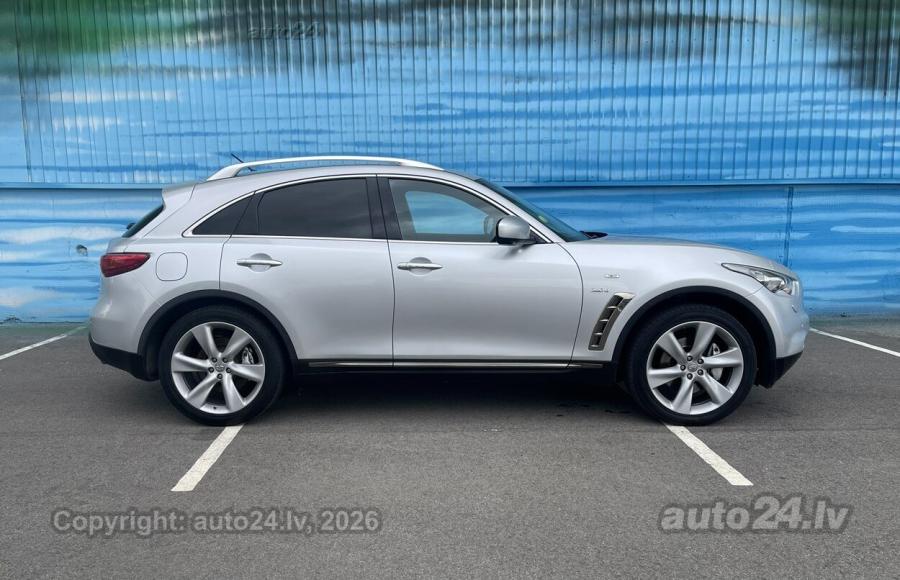 Серый Инфинити QX70 2013 в Таллин, объемом двигателя 3.00 л и пробегом 243 тыс. км за 8800 €, фото 6 на AUTOMOTO.COM.LV