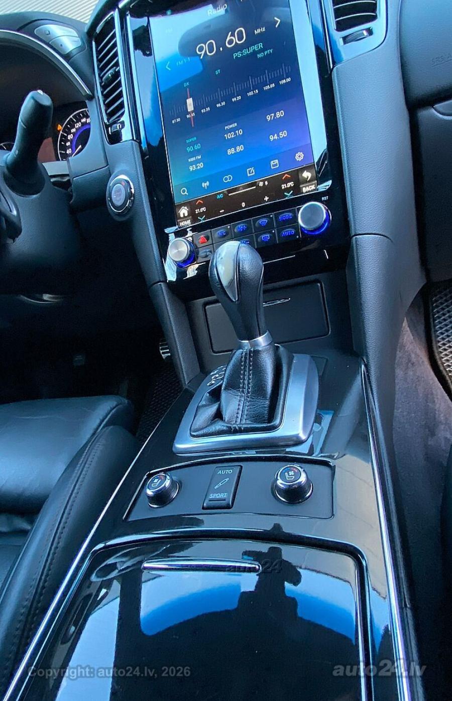 Серый Инфинити QX70 2013 в Таллин, объемом двигателя 3.00 л и пробегом 243 тыс. км за 8800 €, фото 9 на AUTOMOTO.COM.LV