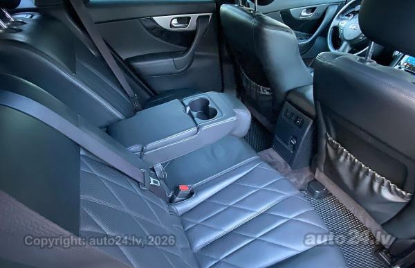 Серый Инфинити QX70 2013 в Таллин, объемом двигателя 3.00 л и пробегом 243 тыс. км за 8800 €, фото 10 на AUTOMOTO.COM.LV