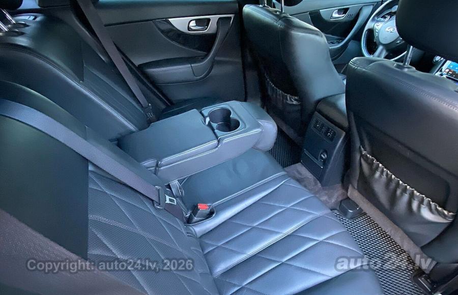 Серый Инфинити QX70 2013 в Таллин, объемом двигателя 3.00 л и пробегом 243 тыс. км за 8800 €, фото 10 на AUTOMOTO.COM.LV