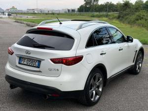 Белый Инфинити QX70 2016 в Таураге, объемом двигателя 2.99 л и пробегом 289 тыс. км за 8900 €, фото 3 на AUTOMOTO.COM.LV