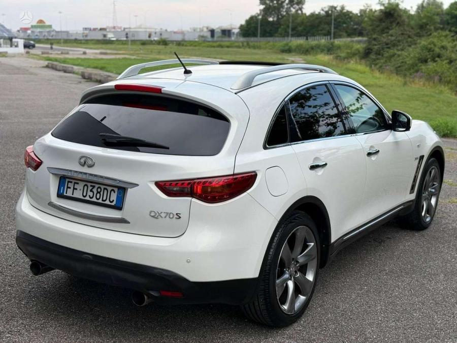 Белый Инфинити QX70 2016 в Таураге, объемом двигателя 2.99 л и пробегом 289 тыс. км за 8900 €, фото 3 на AUTOMOTO.COM.LV