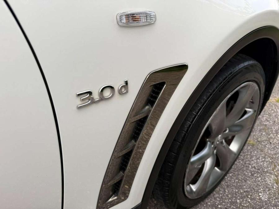 Белый Инфинити QX70 2016 в Таураге, объемом двигателя 2.99 л и пробегом 289 тыс. км за 8900 €, фото 13 на AUTOMOTO.COM.LV