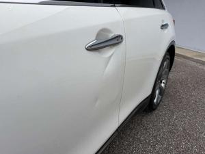 Белый Инфинити QX70 2016 в Таураге, объемом двигателя 2.99 л и пробегом 289 тыс. км за 8900 €, фото 17 на AUTOMOTO.COM.LV