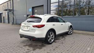 Balts Infiniti QX70 2016 Šilutė, ar dzinēja tilpumu 2.99 L un nobraukumu 289 tūkst. km par 8900 €, foto 5 vietnē AUTOMOTO.COM.LV