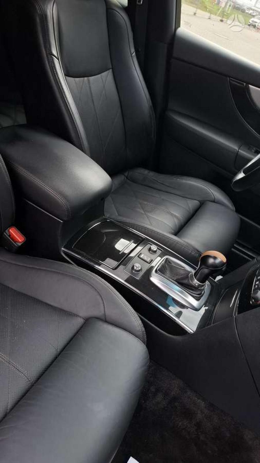 Balts Infiniti QX70 2016 Šilutė, ar dzinēja tilpumu 2.99 L un nobraukumu 289 tūkst. km par 8900 €, foto 9 vietnē AUTOMOTO.COM.LV