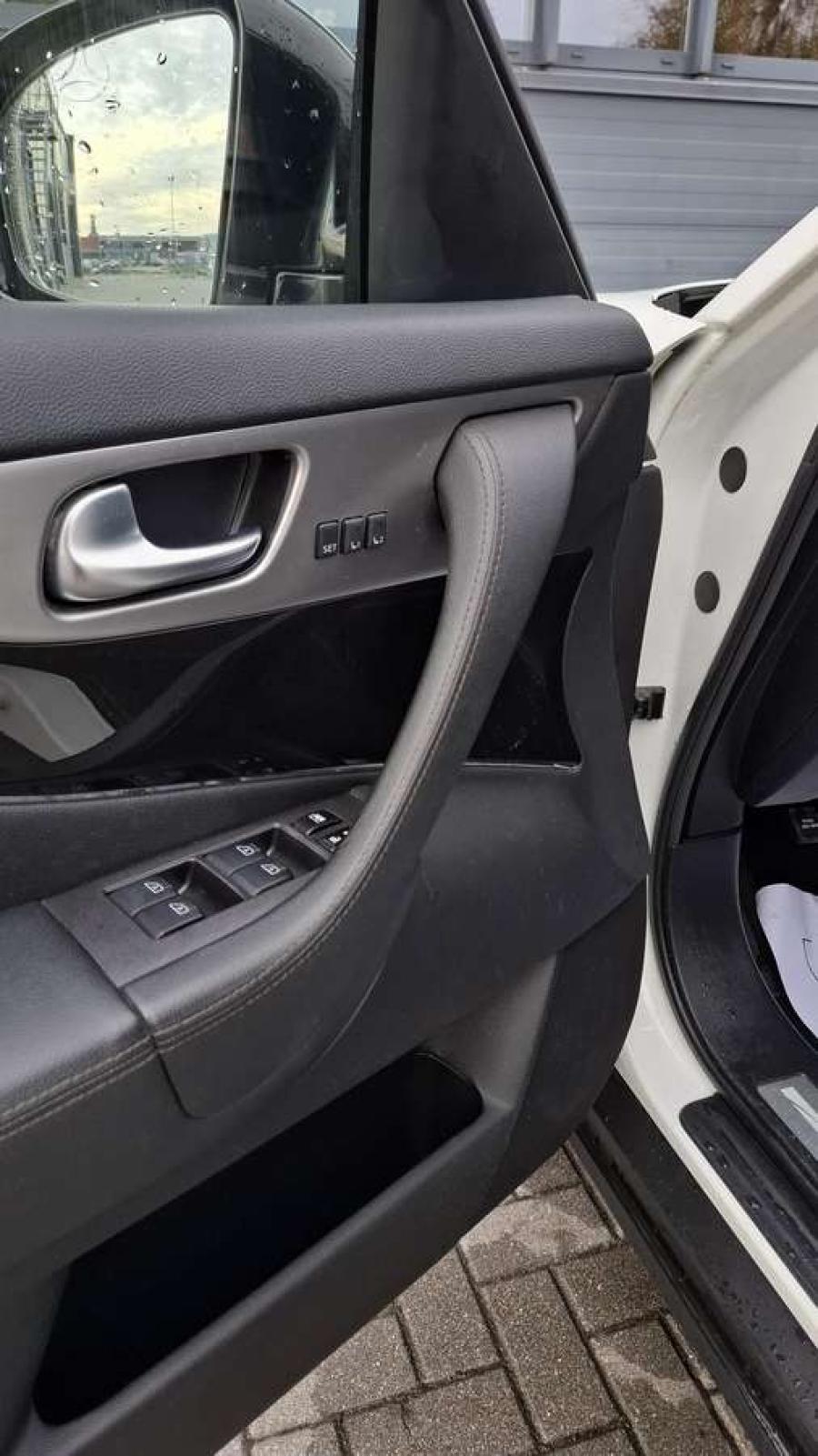 Balts Infiniti QX70 2016 Šilutė, ar dzinēja tilpumu 2.99 L un nobraukumu 289 tūkst. km par 8900 €, foto 10 vietnē AUTOMOTO.COM.LV