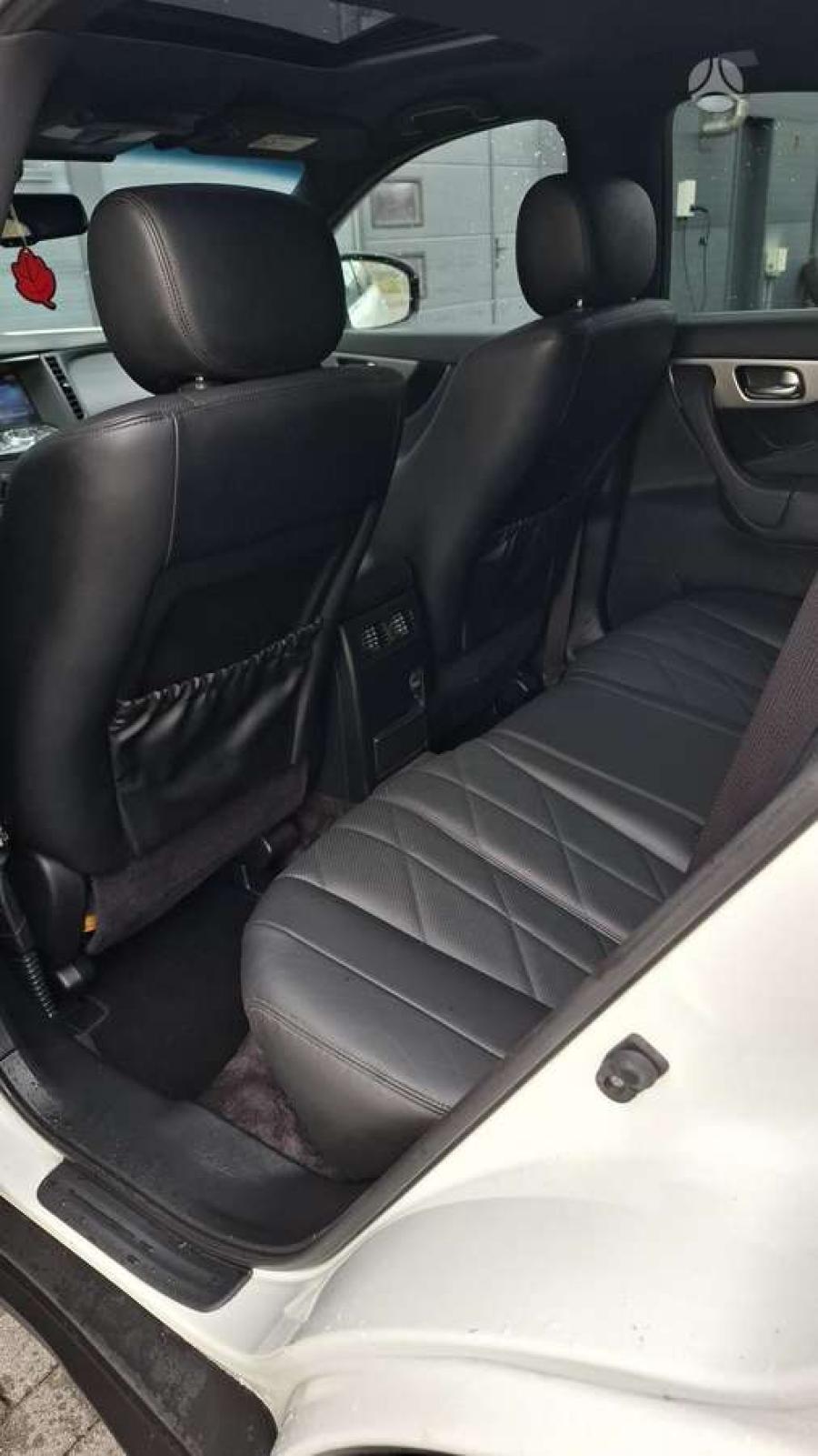 Balts Infiniti QX70 2016 Šilutė, ar dzinēja tilpumu 2.99 L un nobraukumu 289 tūkst. km par 8900 €, foto 14 vietnē AUTOMOTO.COM.LV