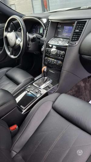 Balts Infiniti QX70 2016 Šilutė, ar dzinēja tilpumu 2.99 L un nobraukumu 289 tūkst. km par 8900 €, foto 15 vietnē AUTOMOTO.COM.LV