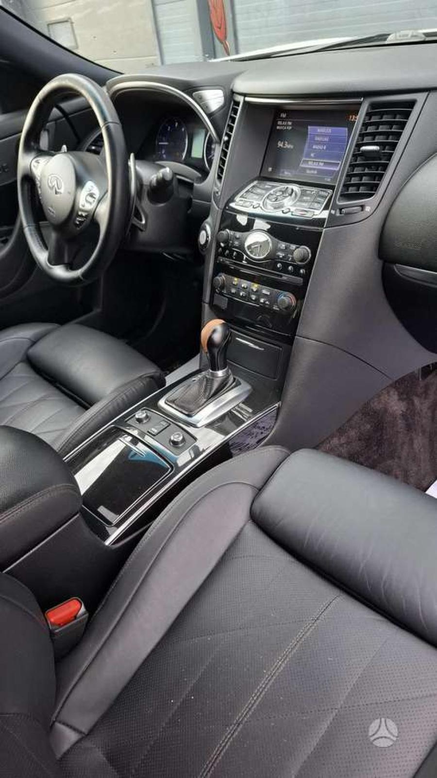 Balts Infiniti QX70 2016 Šilutė, ar dzinēja tilpumu 2.99 L un nobraukumu 289 tūkst. km par 8900 €, foto 15 vietnē AUTOMOTO.COM.LV