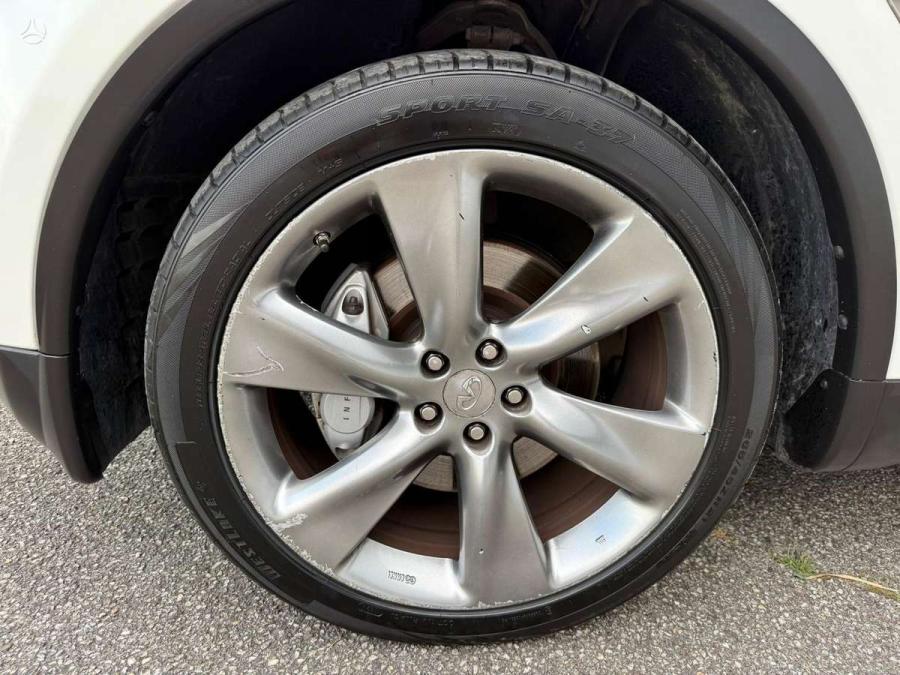 Balts Infiniti QX70 2016 Šilutė, ar dzinēja tilpumu 2.99 L un nobraukumu 289 tūkst. km par 8900 €, foto 24 vietnē AUTOMOTO.COM.LV