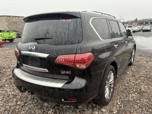 Black Infiniti QX80 2015 in Vilnius, with an engine capacity of 5.55 L and mileage of 293 thousand km for 8500 €, photo 9 on AUTOMOTO.COM.LV