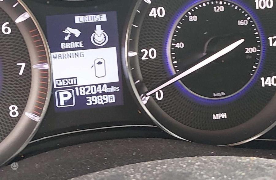 Black Infiniti QX80 2015 in Vilnius, with an engine capacity of 5.55 L and mileage of 293 thousand km for 8500 €, photo 10 on AUTOMOTO.COM.LV