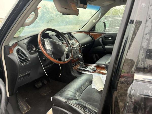 Black Infiniti QX80 2015 in Vilnius, with an engine capacity of 5.55 L and mileage of 293 thousand km for 8500 €, photo 11 on AUTOMOTO.COM.LV
