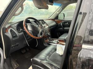 Black Infiniti QX80 2015 in Vilnius, with an engine capacity of 5.55 L and mileage of 293 thousand km for 8500 €, photo 11 on AUTOMOTO.COM.LV