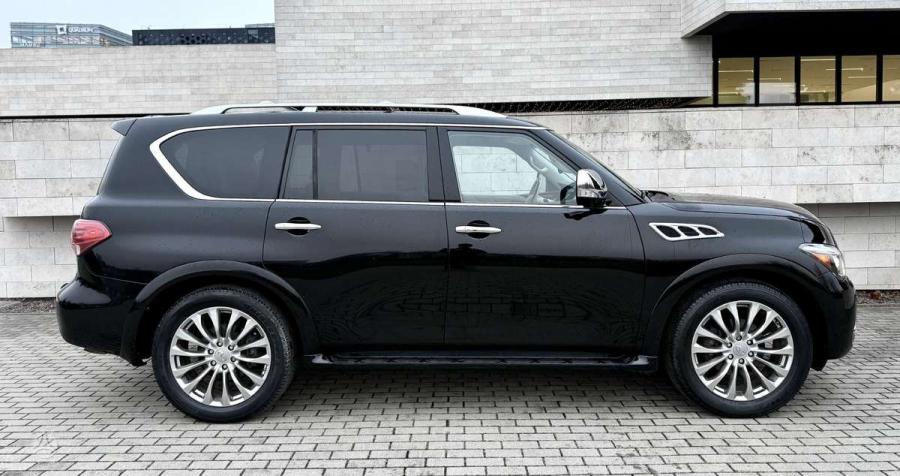 Black Infiniti QX80 2016 in Vilnius, with an engine capacity of 5.55 L and mileage of 90 thousand km for 16950 €, photo 8 on AUTOMOTO.COM.LV