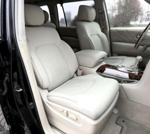 Black Infiniti QX80 2016 in Vilnius, with an engine capacity of 5.55 L and mileage of 90 thousand km for 16950 €, photo 20 on AUTOMOTO.COM.LV