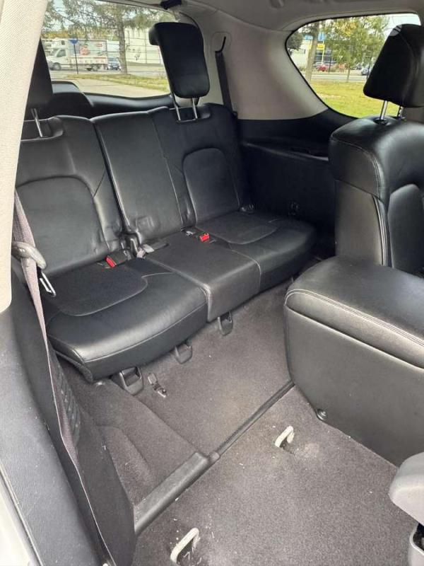 Pelēks Infiniti QX80 2015 Alīta, ar dzinēja tilpumu 5.55 L un nobraukumu 144 tūkst. km par 19555 €, foto 11 vietnē AUTOMOTO.COM.LV