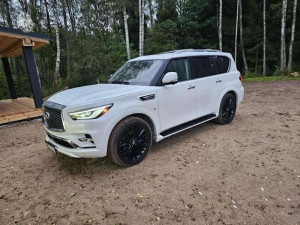 White Infiniti QX80 2019 in Vilnius, with an engine capacity of 5.55 L and mileage of 120 thousand km for 32000 €, photo 1 on AUTOMOTO.COM.LV
