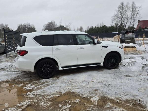 White Infiniti QX80 2019 in Vilnius, with an engine capacity of 5.55 L and mileage of 120 thousand km for 32000 €, photo 2 on AUTOMOTO.COM.LV