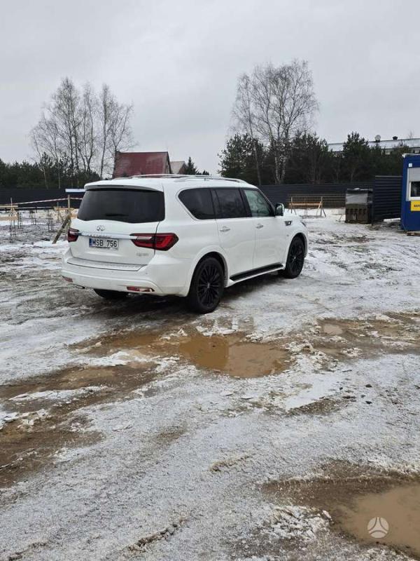 White Infiniti QX80 2019 in Vilnius, with an engine capacity of 5.55 L and mileage of 120 thousand km for 32000 €, photo 3 on AUTOMOTO.COM.LV