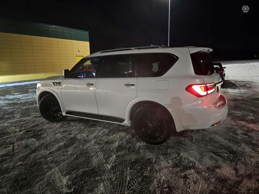 White Infiniti QX80 2019 in Vilnius, with an engine capacity of 5.55 L and mileage of 120 thousand km for 32000 €, photo 6 on AUTOMOTO.COM.LV