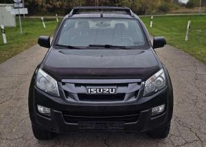Black Isuzu D-Max 2016 in Rokiskis, with an engine capacity of 2.50 L and mileage of 193 thousand km for 8650 €, photo 5 on AUTOMOTO.COM.LV