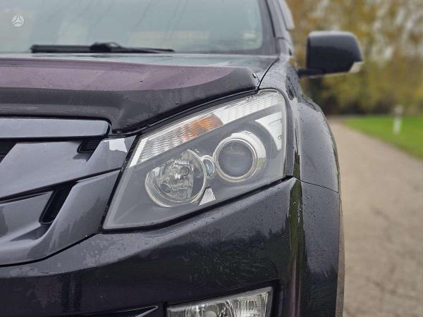 Melns Isuzu D-Max 2016 Rokiškis, ar dzinēja tilpumu 2.50 L un nobraukumu 193 tūkst. km par 8650 €, foto 7 vietnē AUTOMOTO.COM.LV