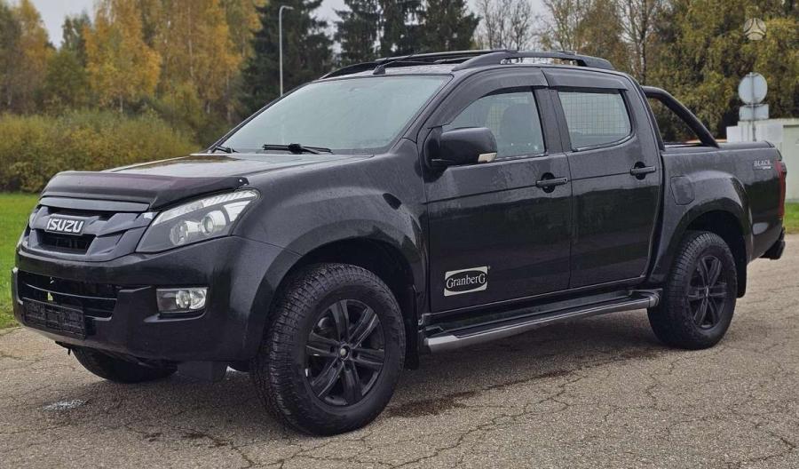 Black Isuzu D-Max 2016 in Rokiskis, with an engine capacity of 2.50 L and mileage of 193 thousand km for 8650 €, photo 8 on AUTOMOTO.COM.LV