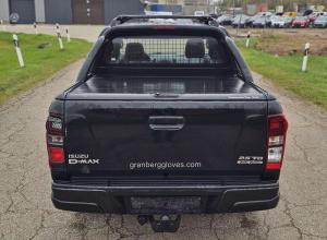 Black Isuzu D-Max 2016 in Rokiskis, with an engine capacity of 2.50 L and mileage of 193 thousand km for 8650 €, photo 9 on AUTOMOTO.COM.LV