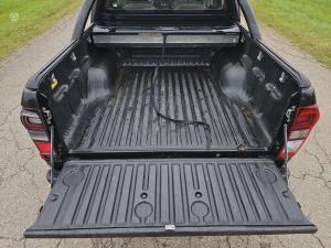 Black Isuzu D-Max 2016 in Rokiskis, with an engine capacity of 2.50 L and mileage of 193 thousand km for 8650 €, photo 14 on AUTOMOTO.COM.LV