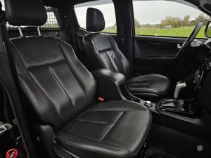 Black Isuzu D-Max 2016 in Rokiskis, with an engine capacity of 2.50 L and mileage of 193 thousand km for 8650 €, photo 20 on AUTOMOTO.COM.LV