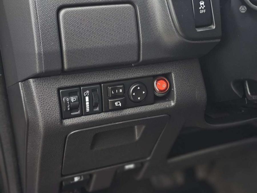 Black Isuzu D-Max 2016 in Rokiskis, with an engine capacity of 2.50 L and mileage of 193 thousand km for 8650 €, photo 27 on AUTOMOTO.COM.LV