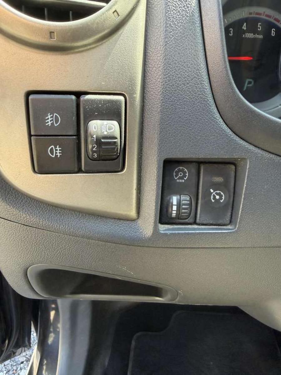 Melns Isuzu D-Max 2009 Kauņa, ar dzinēja tilpumu 3.00 L un nobraukumu 272 tūkst. km par 7950 €, foto 26 vietnē AUTOMOTO.COM.LV