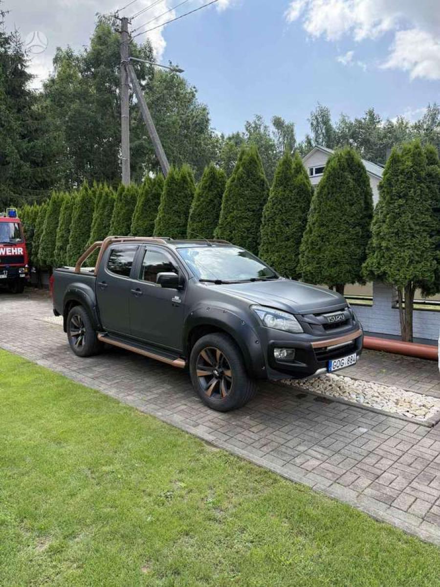 Melns Isuzu D-Max 2013 Viļņa, ar dzinēja tilpumu 2.50 L un nobraukumu 211 tūkst. km par 12500 €, foto 1 vietnē AUTOMOTO.COM.LV