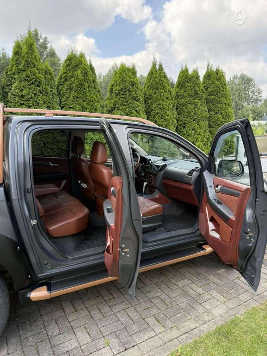 Melns Isuzu D-Max 2013 Viļņa, ar dzinēja tilpumu 2.50 L un nobraukumu 211 tūkst. km par 12500 €, foto 7 vietnē AUTOMOTO.COM.LV
