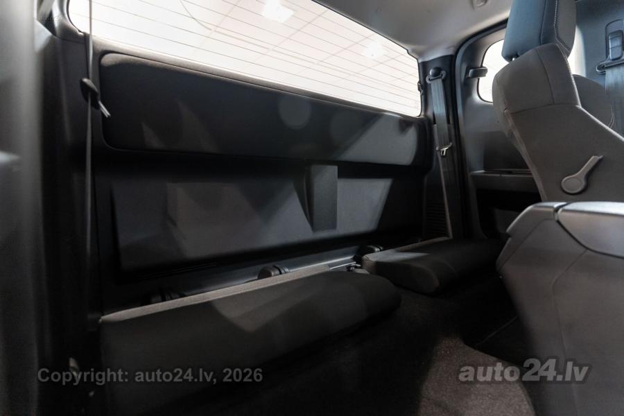 Blue Isuzu D-Max 2022 in Tallinn, with an engine capacity of 1.90 L and mileage of 29 thousand km for 30900 €, photo 17 on AUTOMOTO.COM.LV