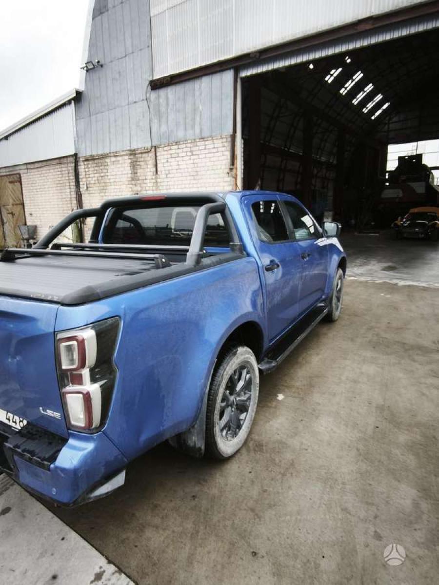 Blue Isuzu D-Max 2023 in Prienai, with an engine capacity of 1.90 L and mileage of 74 thousand km for 29040 €, photo 8 on AUTOMOTO.COM.LV