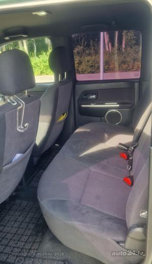 Zaļš Isuzu D-Max 2011 Tallina, ar dzinēja tilpumu 3.00 L un nobraukumu 0 tūkst. km par 16999 €, foto 6 vietnē AUTOMOTO.COM.LV