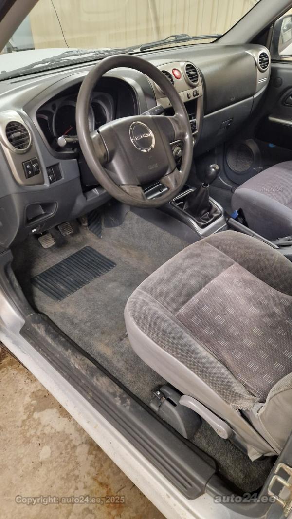 Pelēks Isuzu D-Max 0 Repina, ar dzinēja tilpumu 2.50 L un nobraukumu 401 tūkst. km par 4600 €, foto 11 vietnē AUTOMOTO.COM.LV