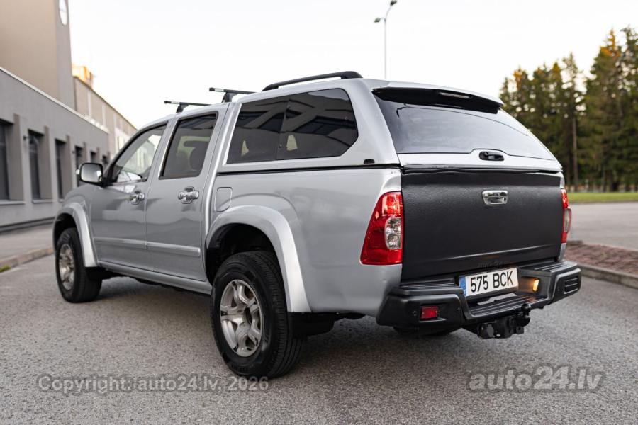 Grey Isuzu D-Max 2010 in Tallinn, with an engine capacity of 3.00 L and mileage of 475 thousand km for 5990 €, photo 5 on AUTOMOTO.COM.LV